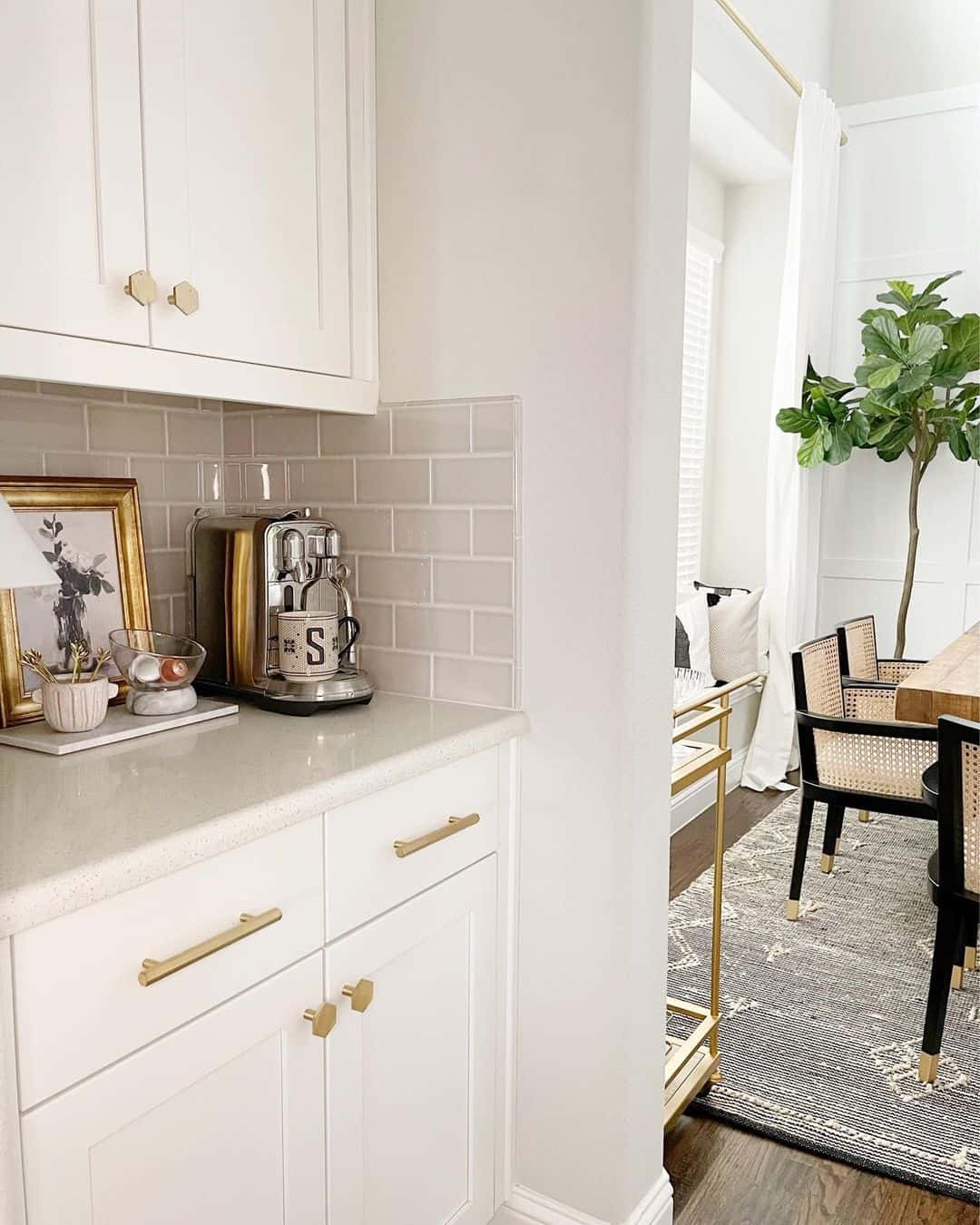 29 Inspiring Shaker Kitchen Cabinet Hardware Ideas