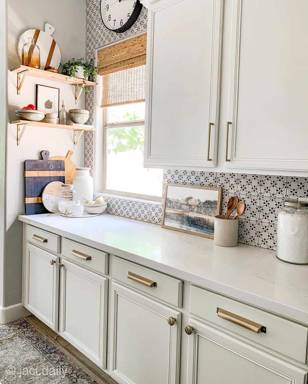 23 Sensational Ideas for Backsplash Around Window