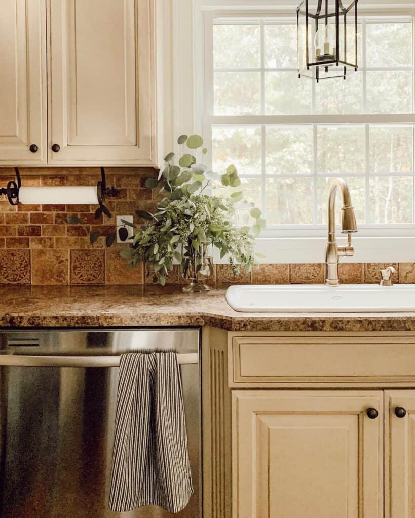 23 Sensational Ideas for Backsplash Around Window