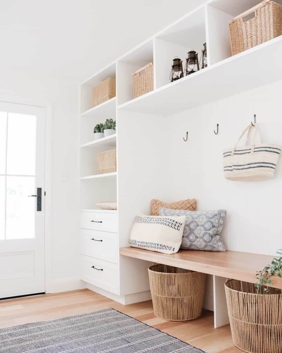 34 Useful Tips to Utilize Mudroom Hooks