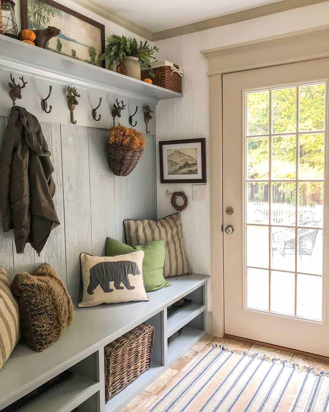 34 Useful Tips to Utilize Mudroom Hooks
