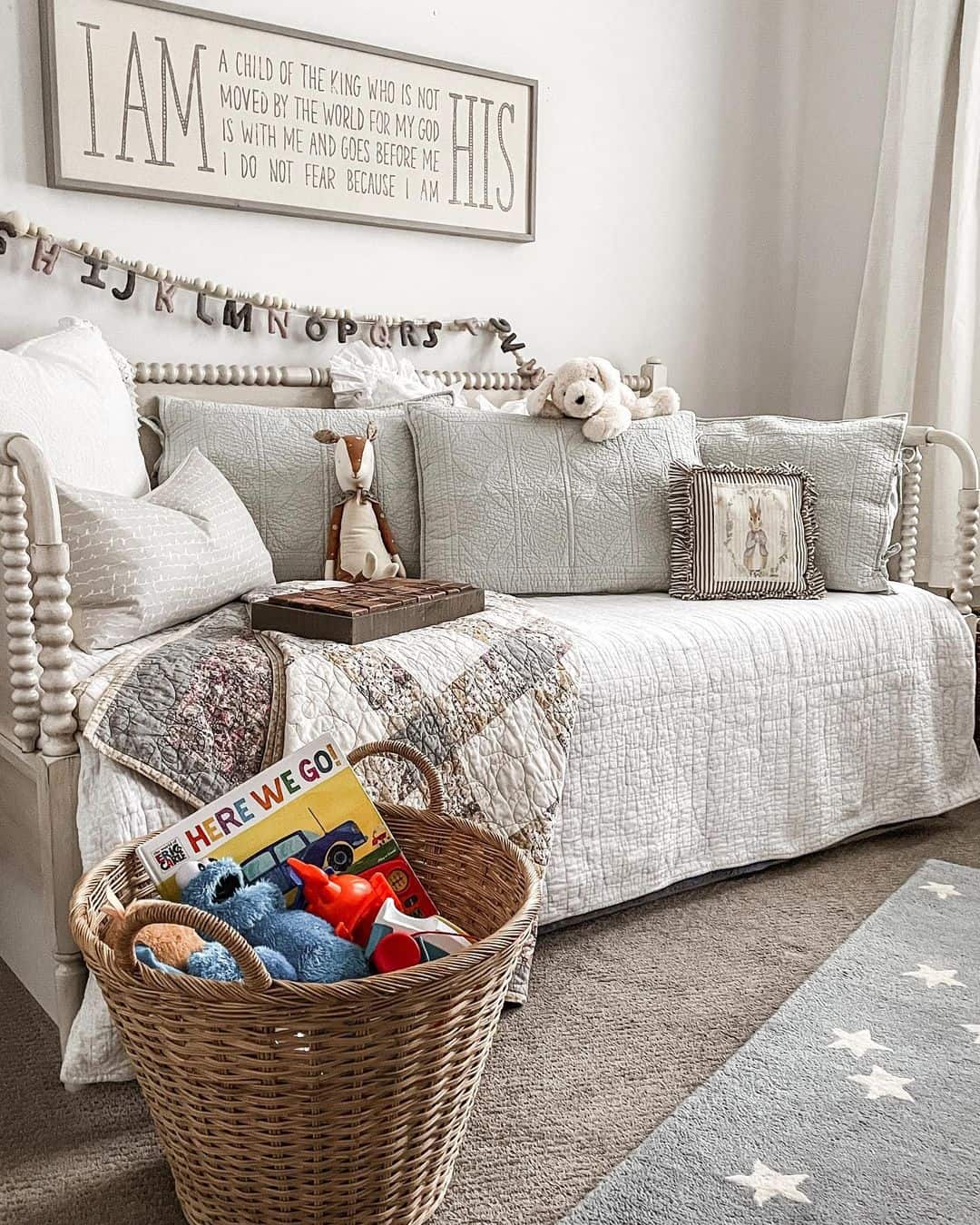 27 Daybed Ideas for a Memorable Sleeping Space
