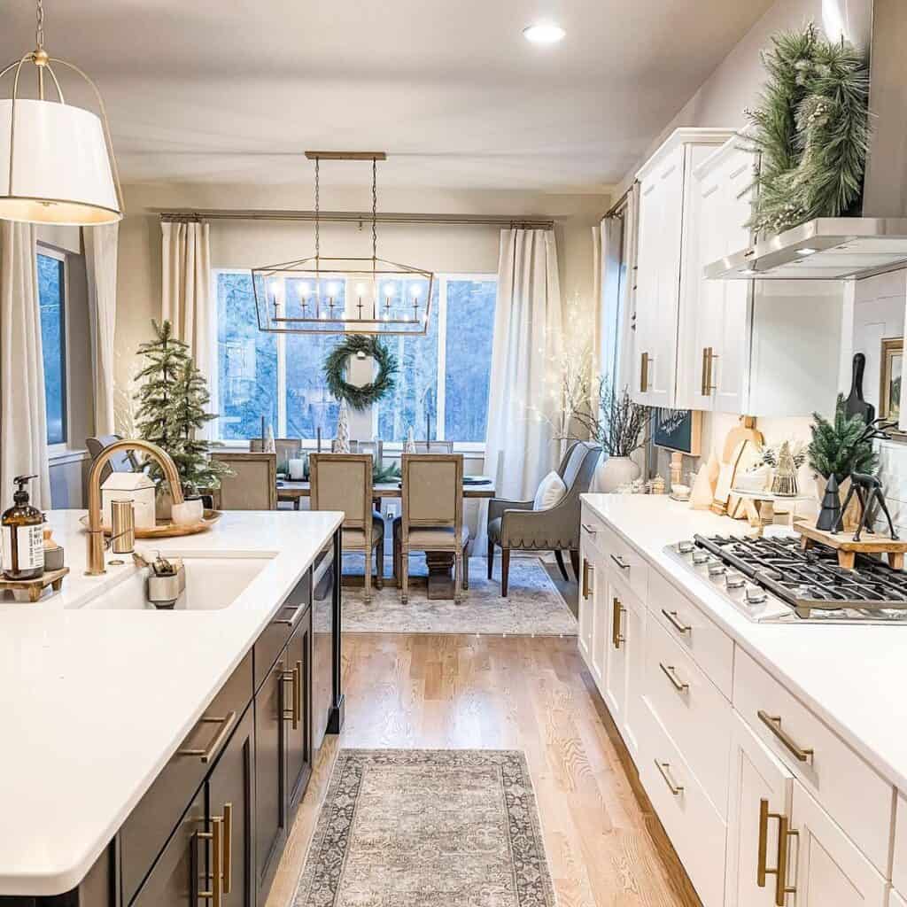 30 Brass Hardware Rooms That Are Absolutely Glowing