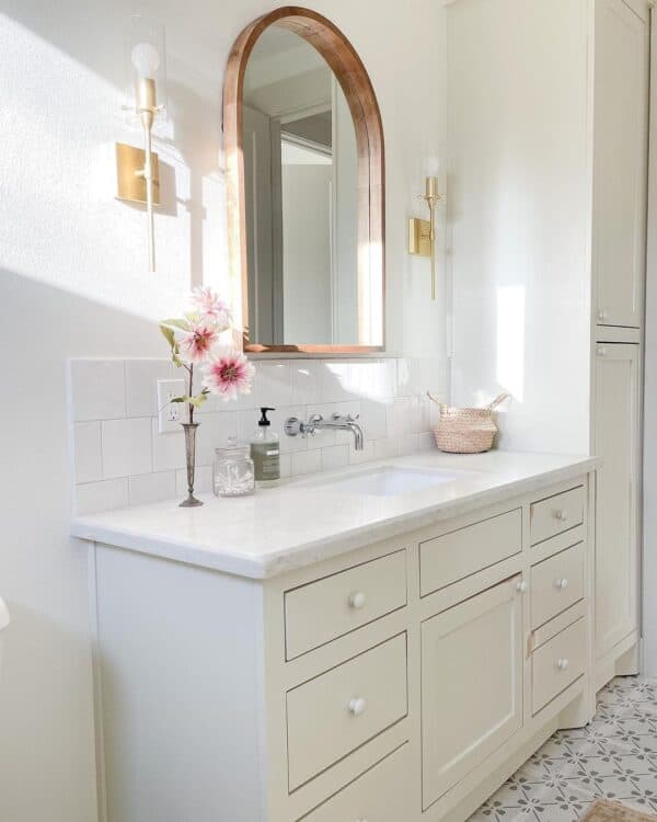 24 Ideas for a Creative Bathroom Backsplash