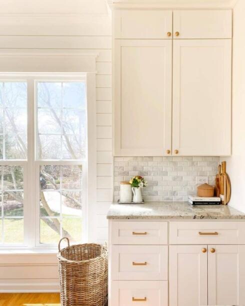 30 Brass Hardware Rooms That Are Absolutely Glowing