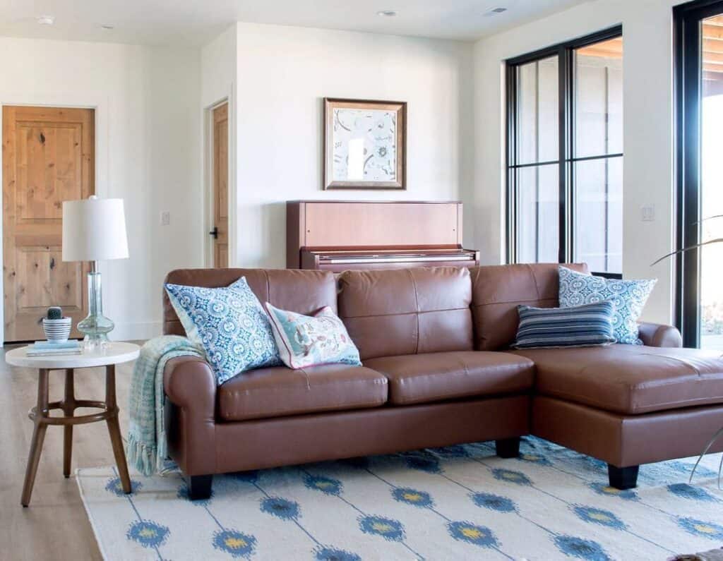 24 Brown Leather Couch Living Rooms That Look So Comfy