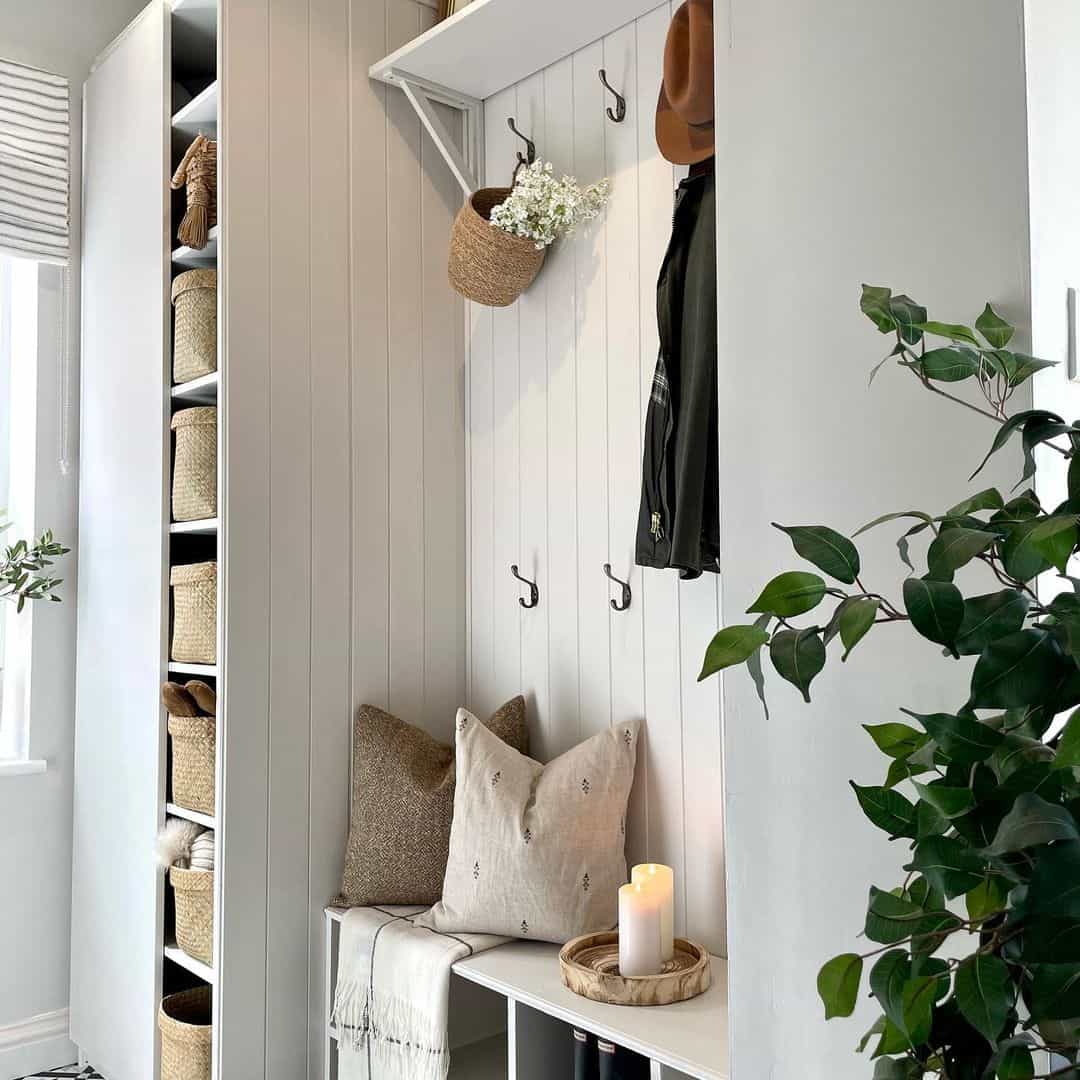 34 Useful Tips to Utilize Mudroom Hooks