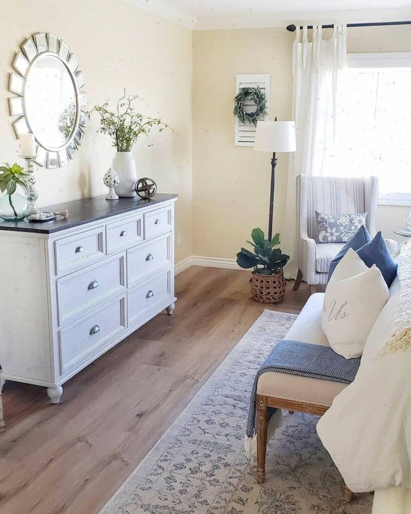 27 Baseboard Trim Ideas That Look Gorgeous with Wood Floors