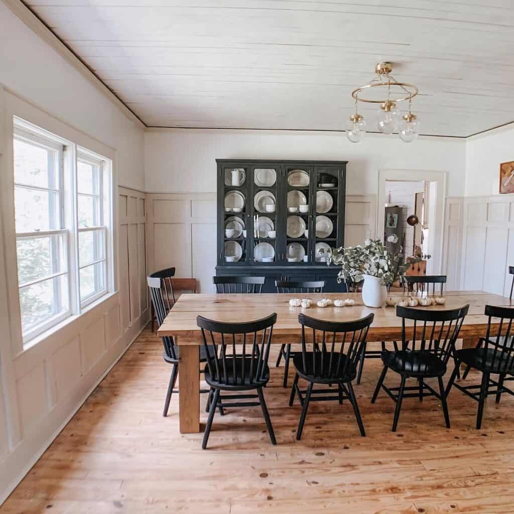 27 Elegant Wainscoting Dining Room Ideas That Stay In Style