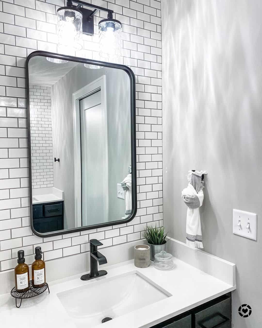 28 Imaginative Ideas for a Subway Tile Bathroom