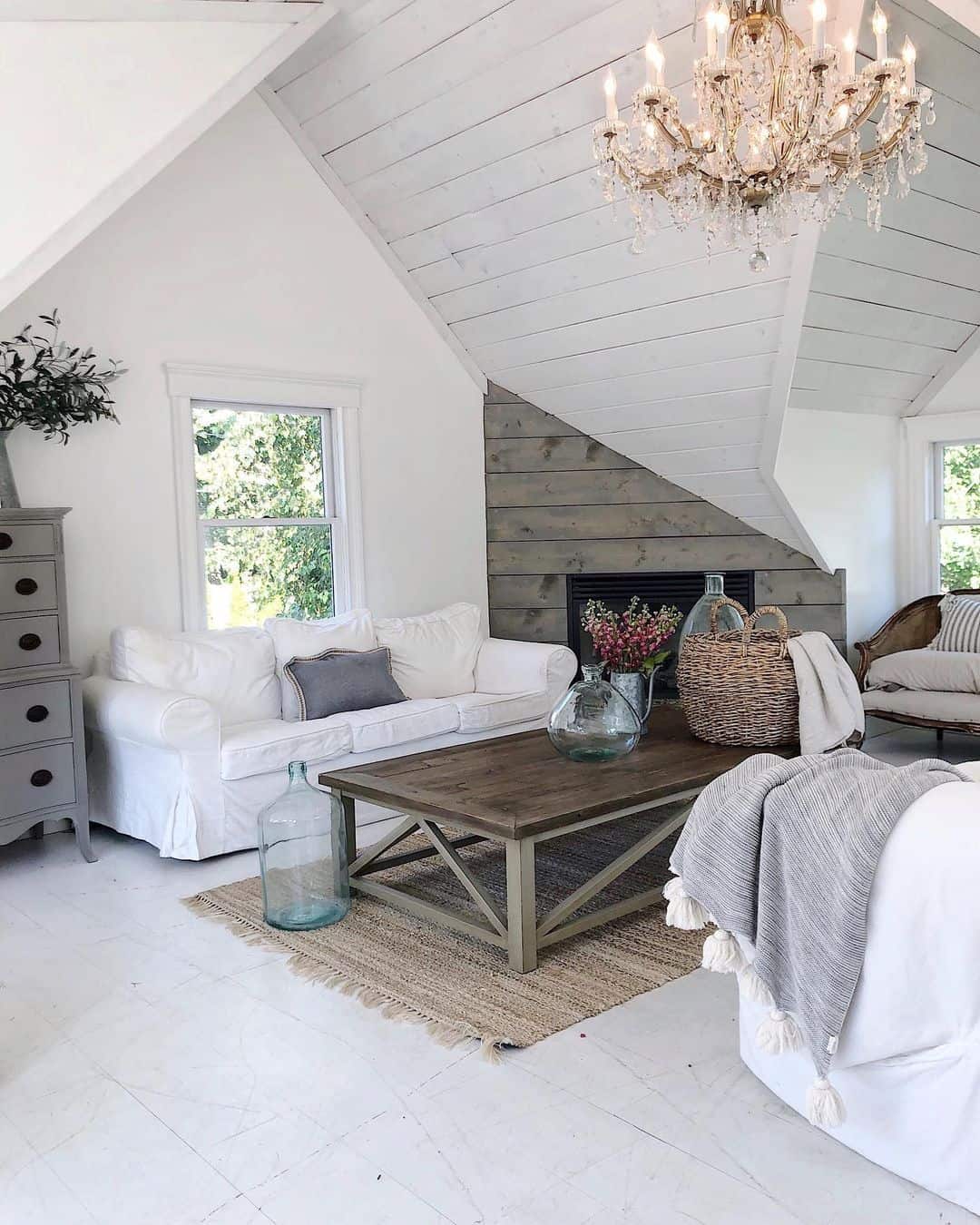 21 Vaulted Ceiling Living Room for Every Style