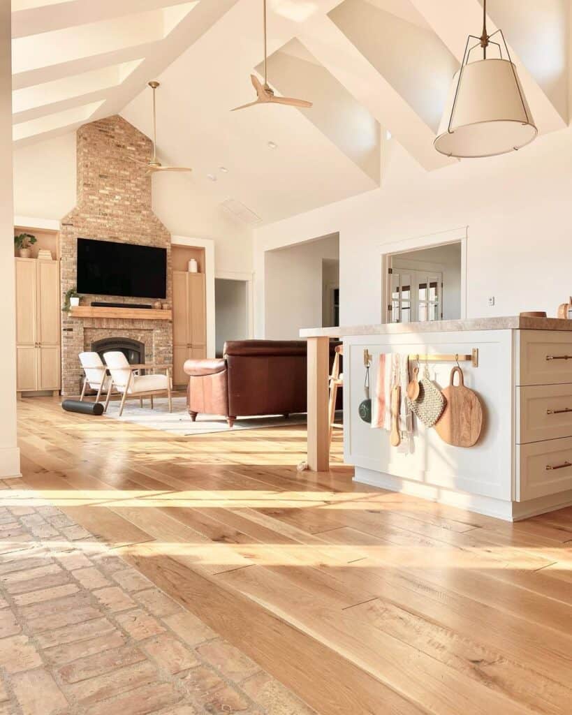 20 Vaulted Ceiling Ideas to Create a Spacious Feel