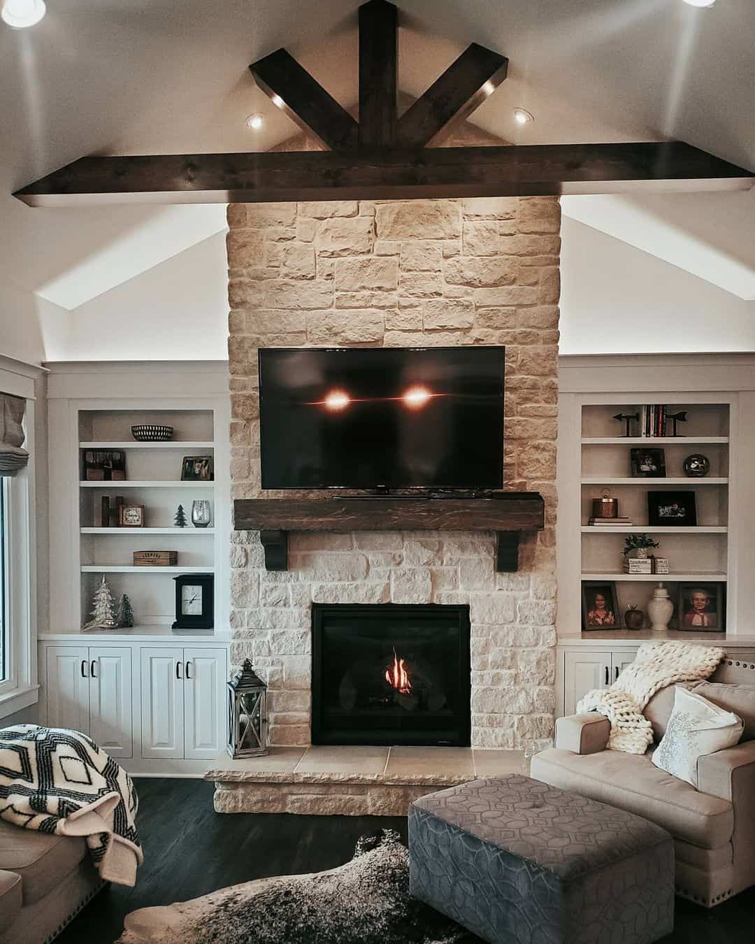 19 Amazing Rooms with Fireplace with Vaulted Ceiling Features