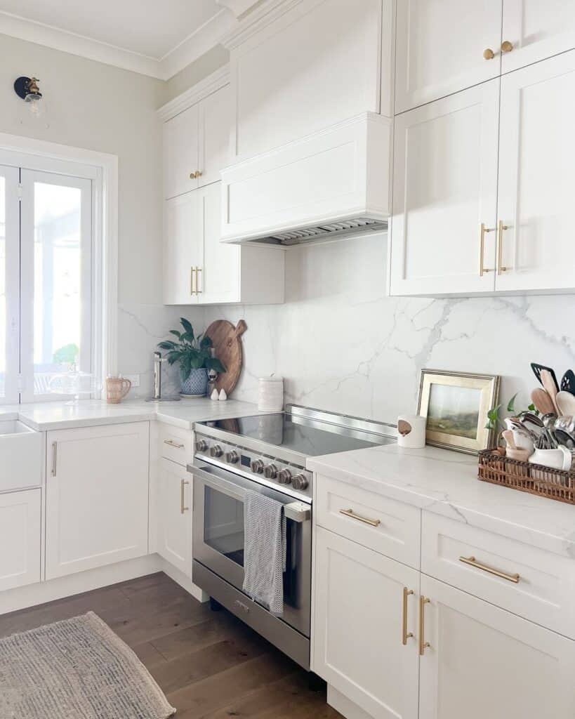 30 Brass Hardware Rooms That Are Absolutely Glowing