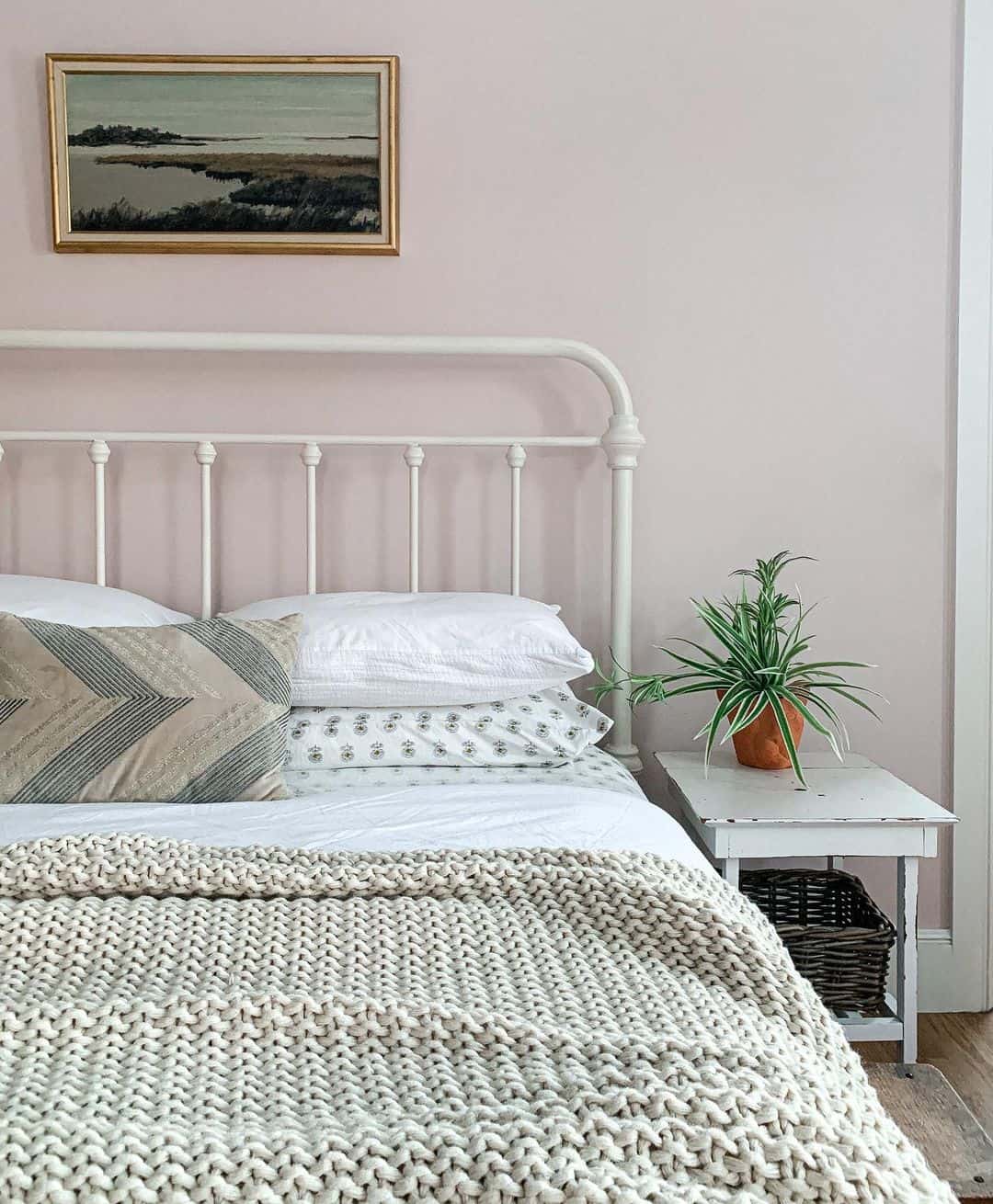 35 Spindle Bed Frame Styles for Any Bedroom in Your Home