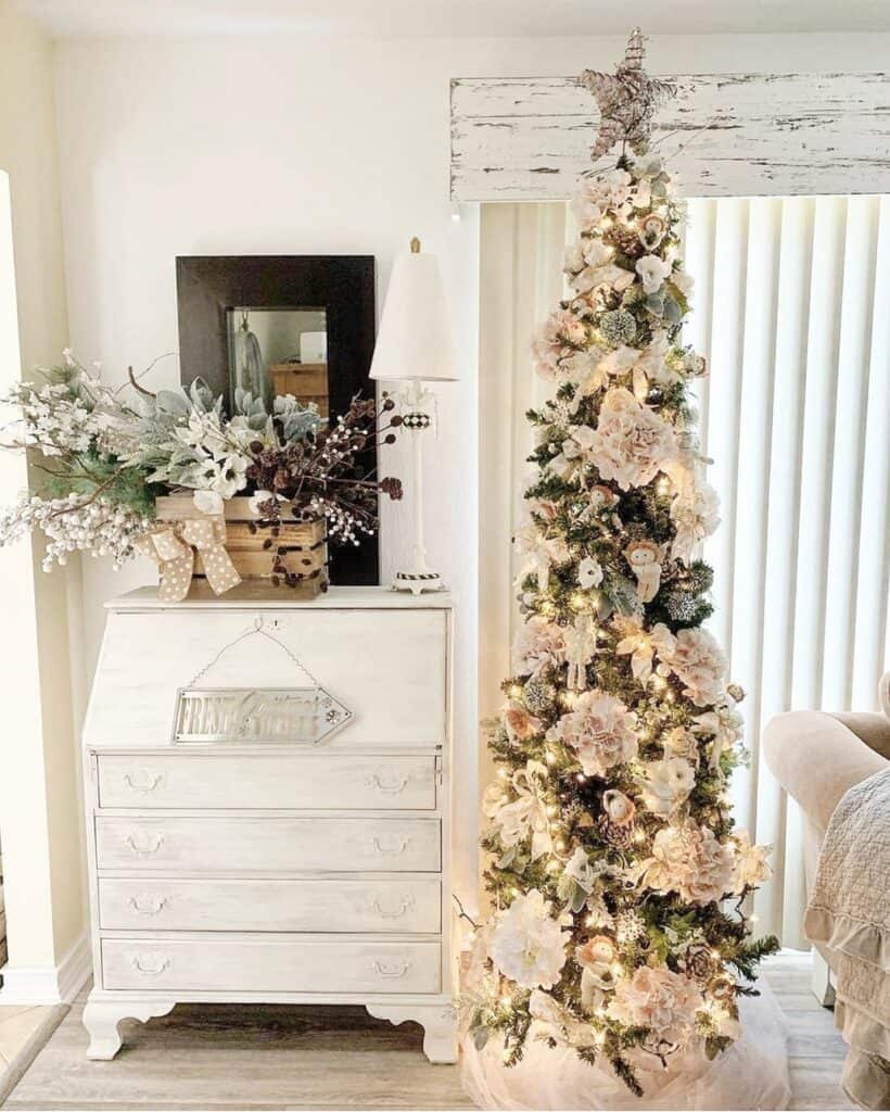 49 Pencil Christmas Tree Decorating Ideas This Holiday Season