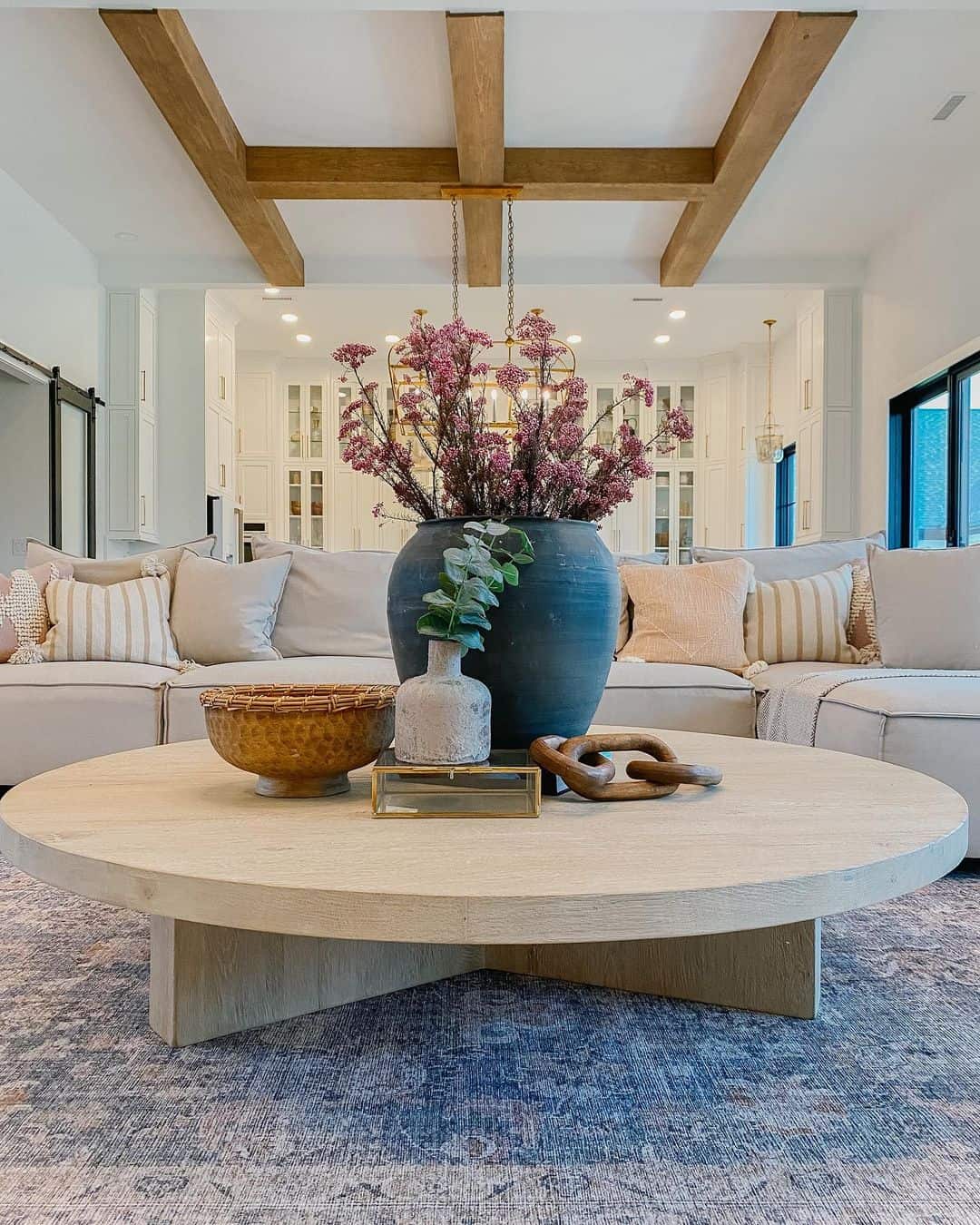 35 Wow-Worthy Examples of Round Coffee Table Décor