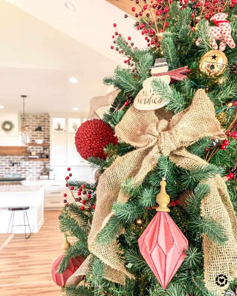 13 Stylish Burlap Ribbon Christmas Tree Ideas for December