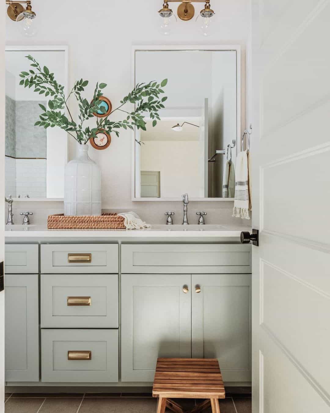 18 Green Bathroom Vanity Ideas for an Idyllic Look