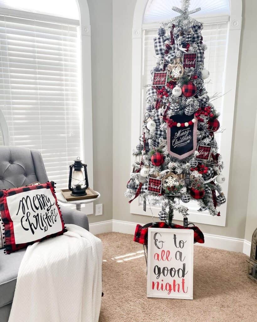 33 Slim Christmas Tree Decorating Ideas for Small Spaces