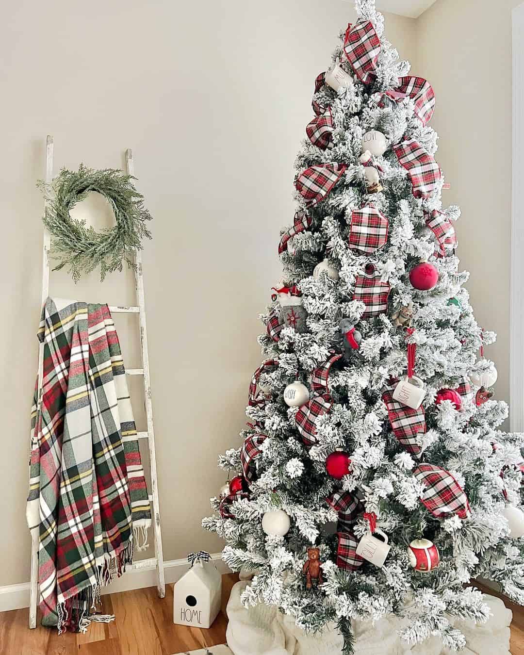 55 Red and White Christmas Tree Decorations That Will Wow You