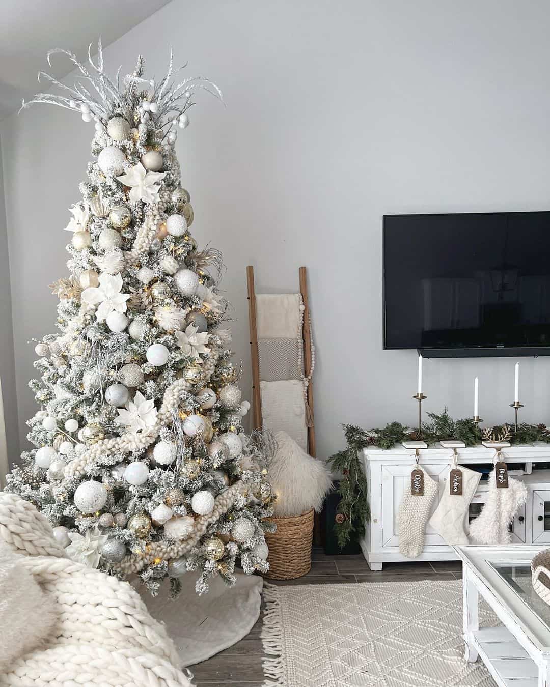 35 Christmas Stockings That Will Have You Dreaming of a White Christmas
