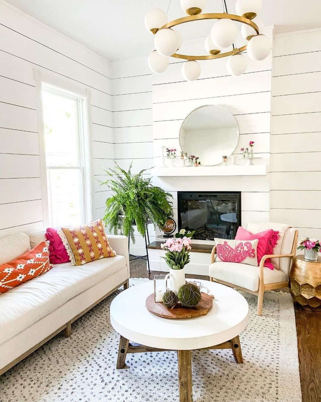 35 Wow-Worthy Examples of Round Coffee Table Décor