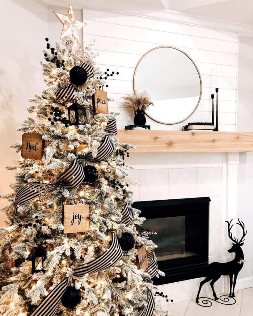 47 Black Christmas Tree Decorations to Modernize Your Décor