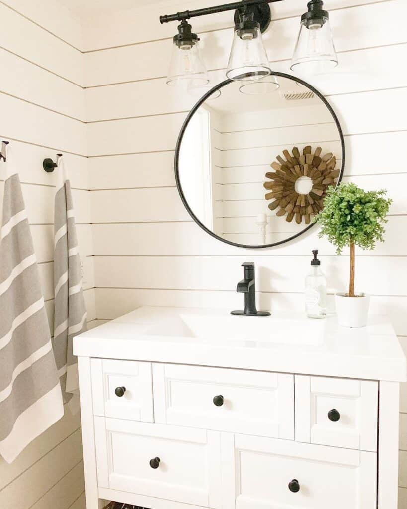 28 Ways Shiplap is Elevating These Farmhouse Bathrooms