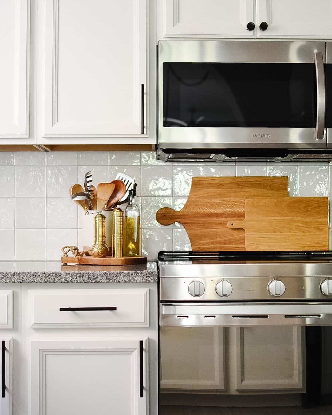 20 Square Tile Backsplash Inspirations for a Classic Kitchen