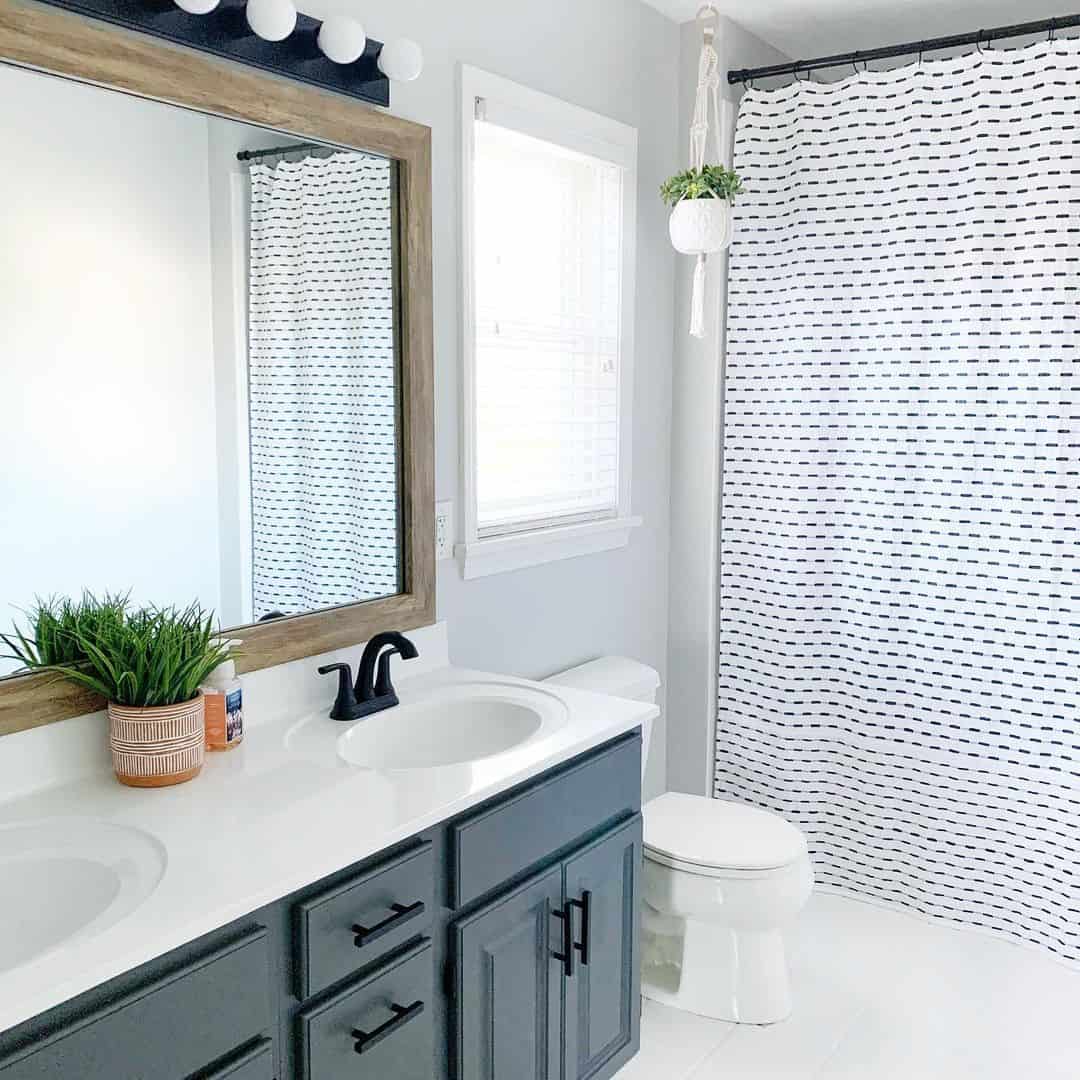 29 Timeless White Bathroom Floor Tile Ideas