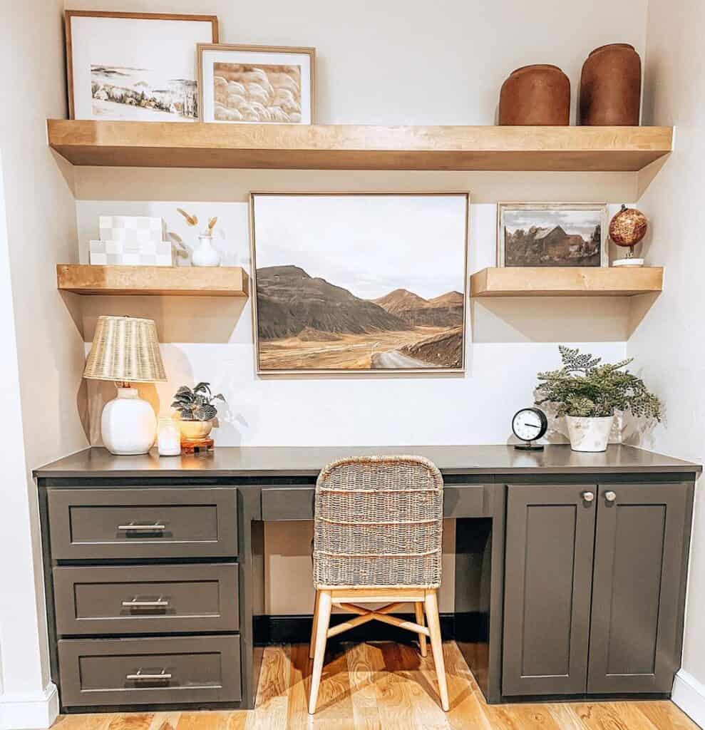 34 Farmhouse Desks for Even the Most Challenging Spaces