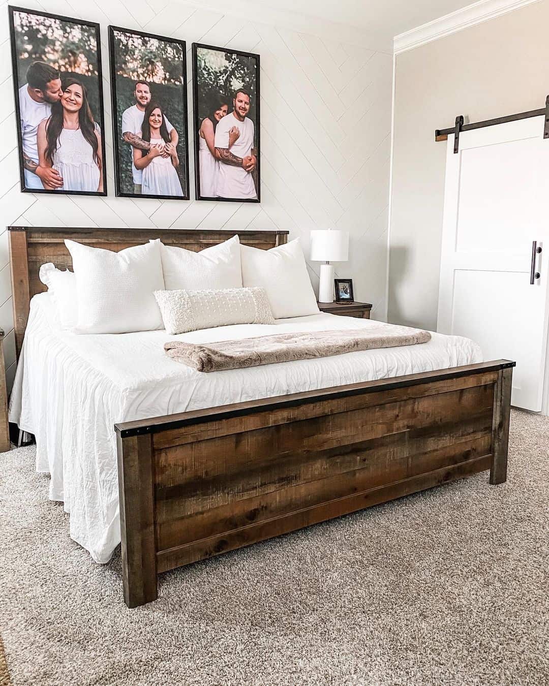 35 Examples of How to Arrange 3 Photo Frames on a Wall