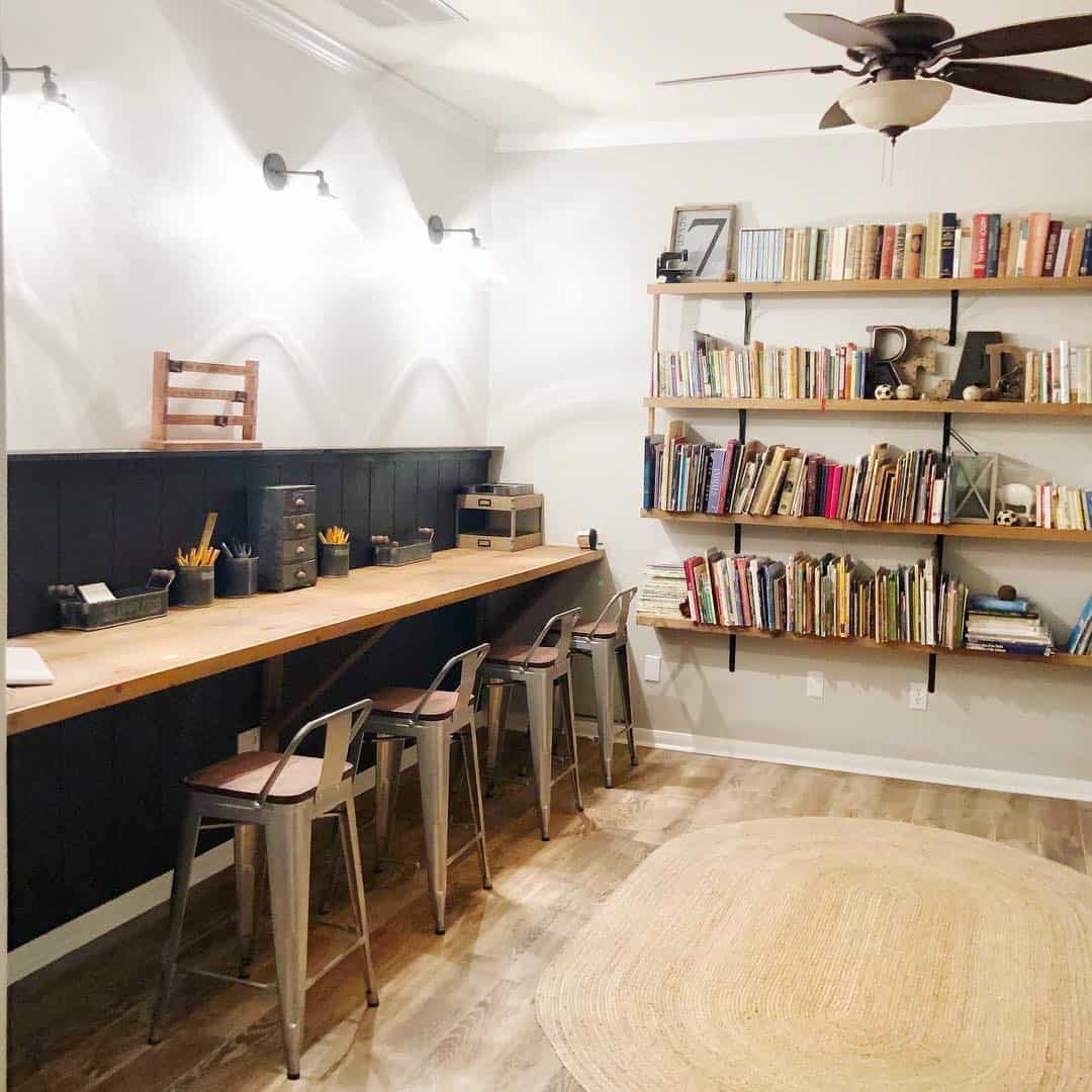 34 Farmhouse Desks for Even the Most Challenging Spaces