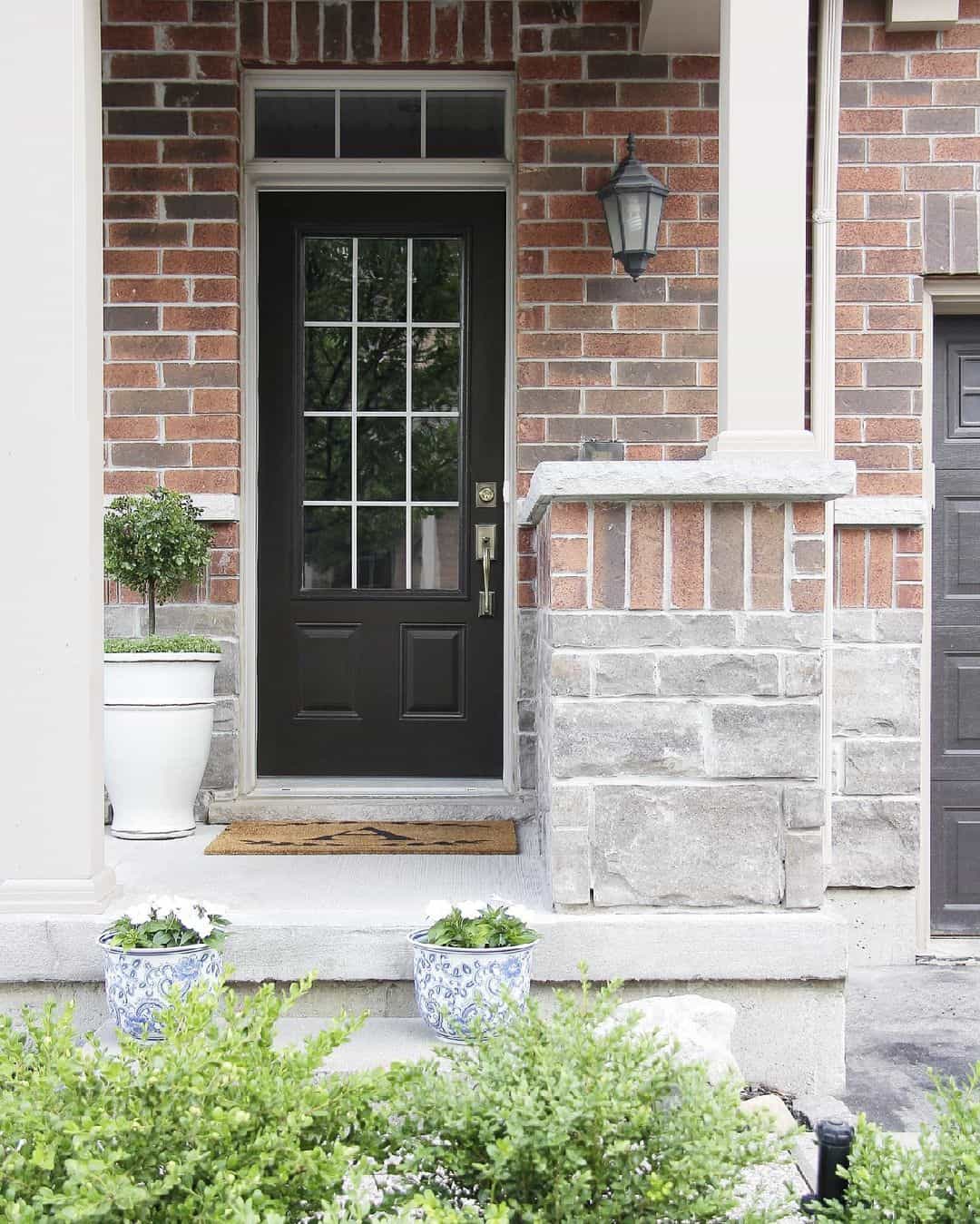 35 Spectacular Farmhouse Outdoor Lighting Ideas That Shine