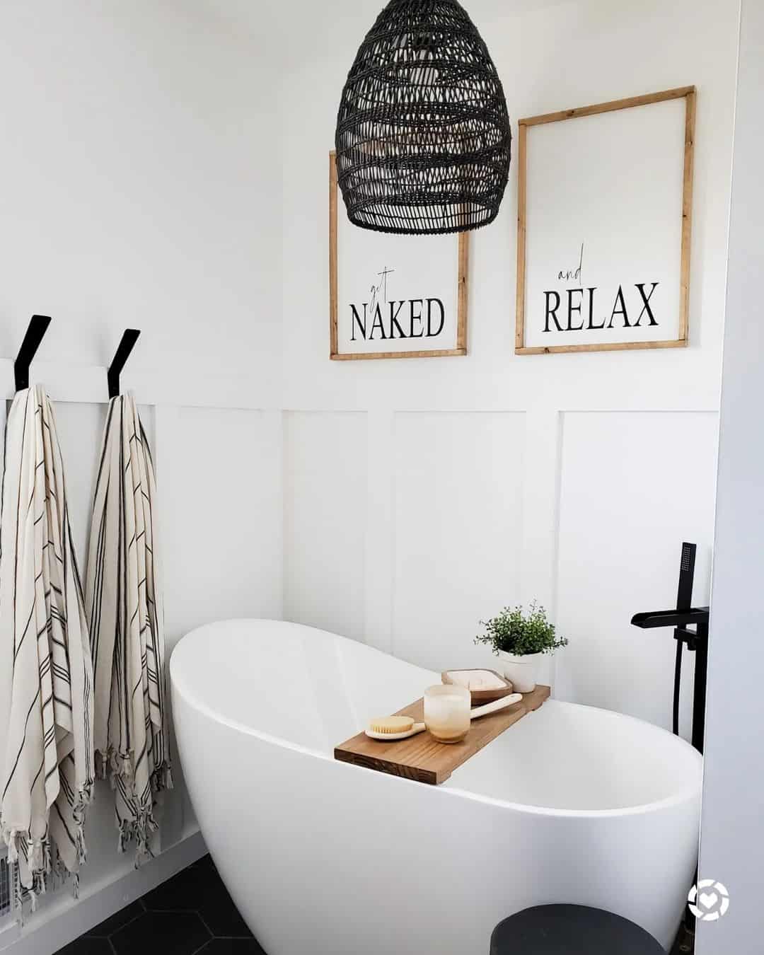 35 Bathroom Decor Signs for an Unforgettable Look
