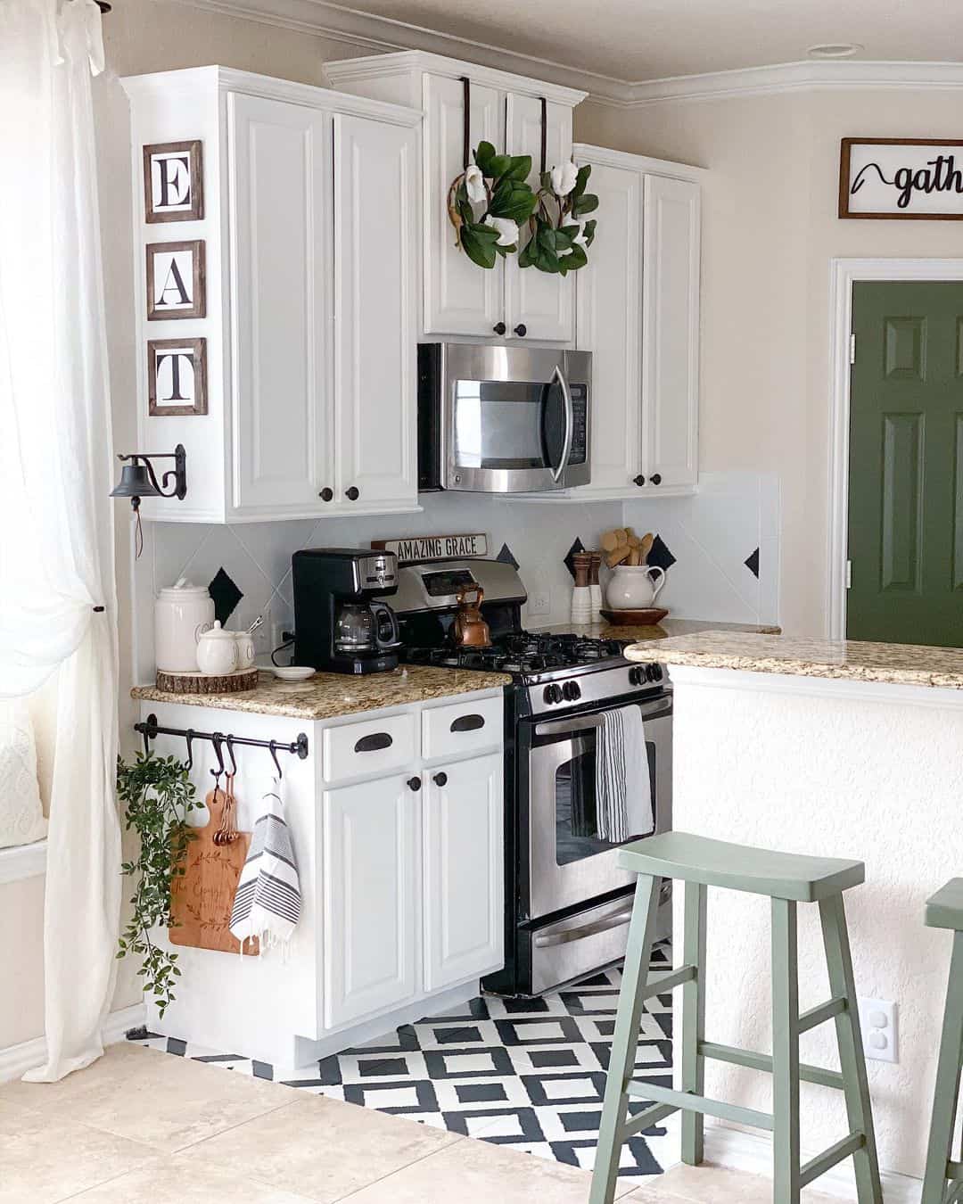 31 Kitchen Baseboard Molding Ideas to Dress Up Your Space