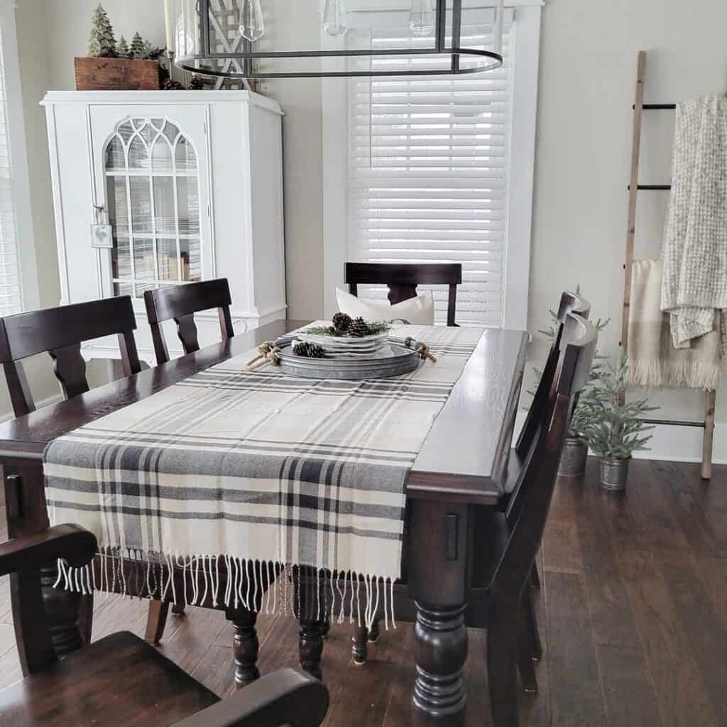 35 Farmhouse Table Runners to Put Your Tablescape on Fleek