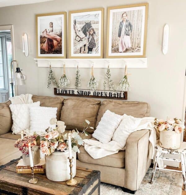 35 Examples of How to Arrange 3 Photo Frames on a Wall