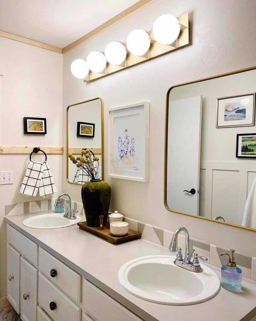 35 Radiant Bathroom Lighting Ideas Over Mirror