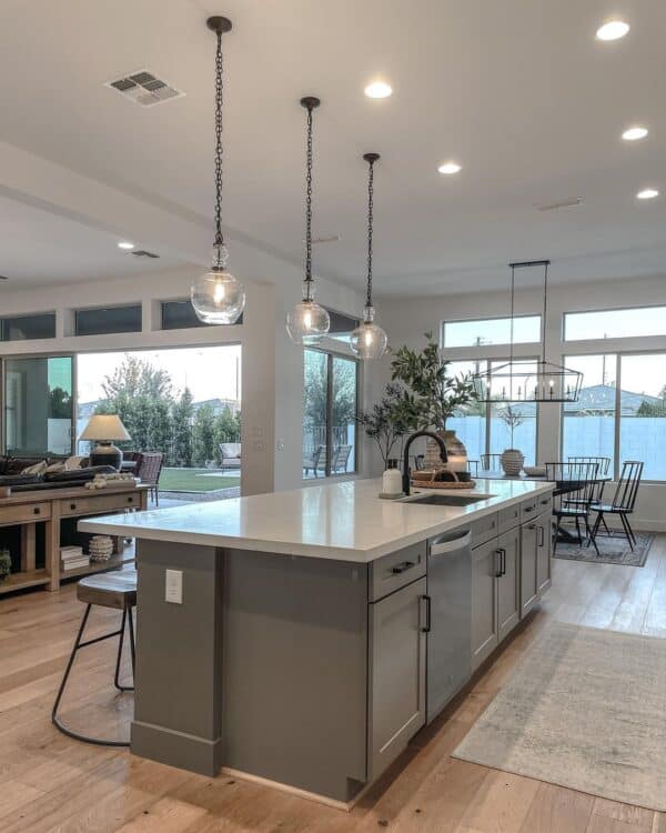 28 Modern Kitchen Island Lighting Ideas for a Radiant Space