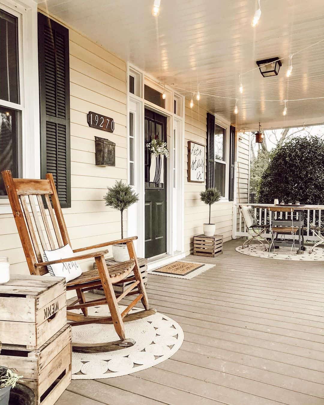 35 Spectacular Farmhouse Outdoor Lighting Ideas That Shine