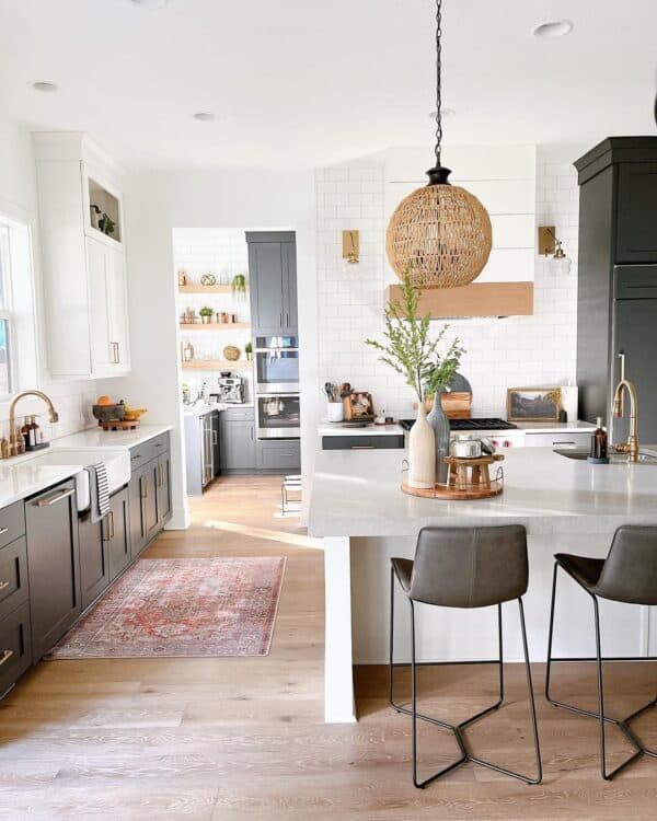 28 Modern Kitchen Island Lighting Ideas for a Radiant Space