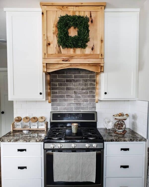 28 Wood Range Hood Ideas for an Engaging Kitchen