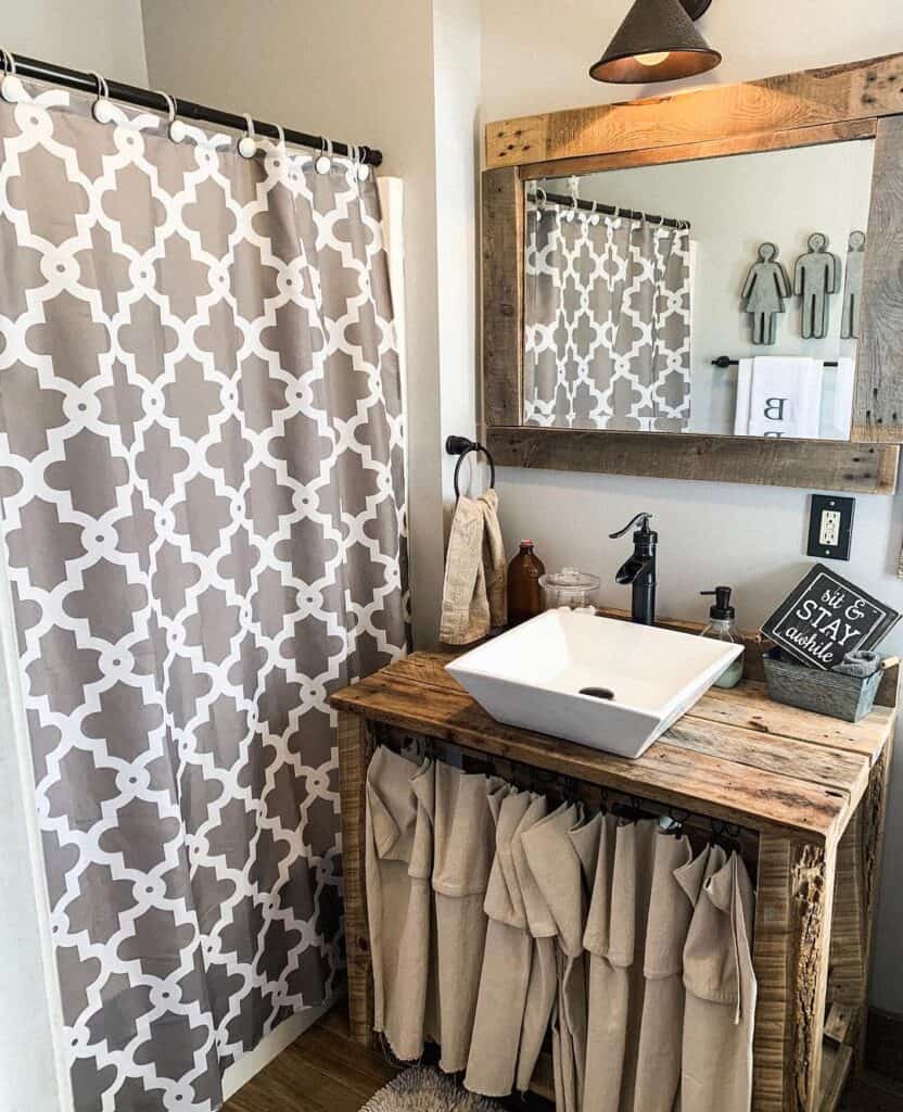 35 Wood Vanity Ideas for a Charming Farmhouse Bathroom