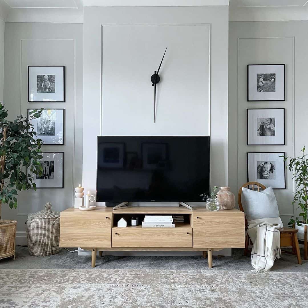 35 Examples of How to Arrange 3 Photo Frames on a Wall