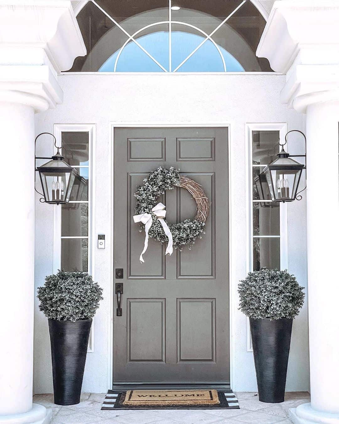 35 Modern Farmhouse Front Door Ideas for Astounding Entrances