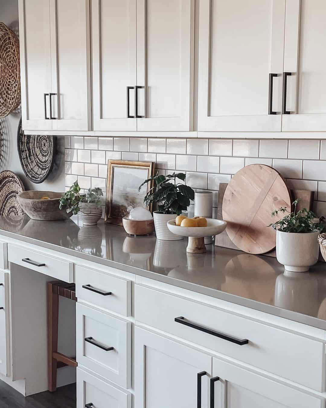 32 Farmhouse White Kitchen Cabinets You’ll Fall In Love With