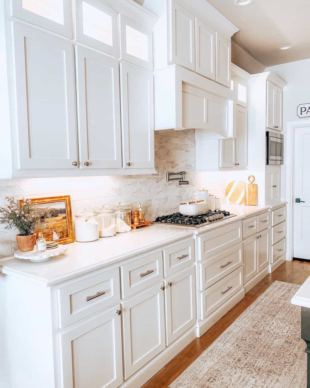 32 Farmhouse White Kitchen Cabinets You’ll Fall In Love With