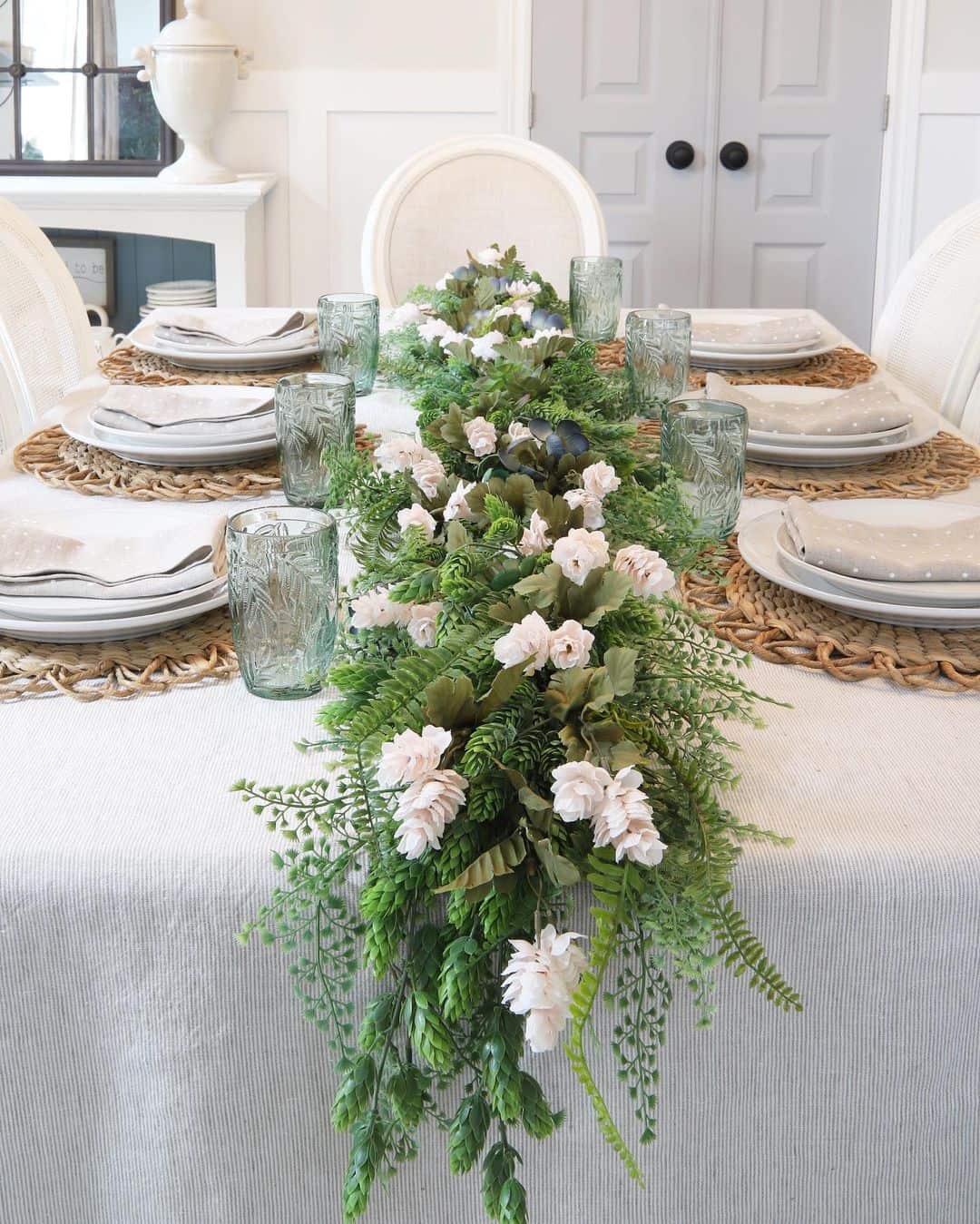 35 Beautiful Flower Centerpieces to Wow Your Guests